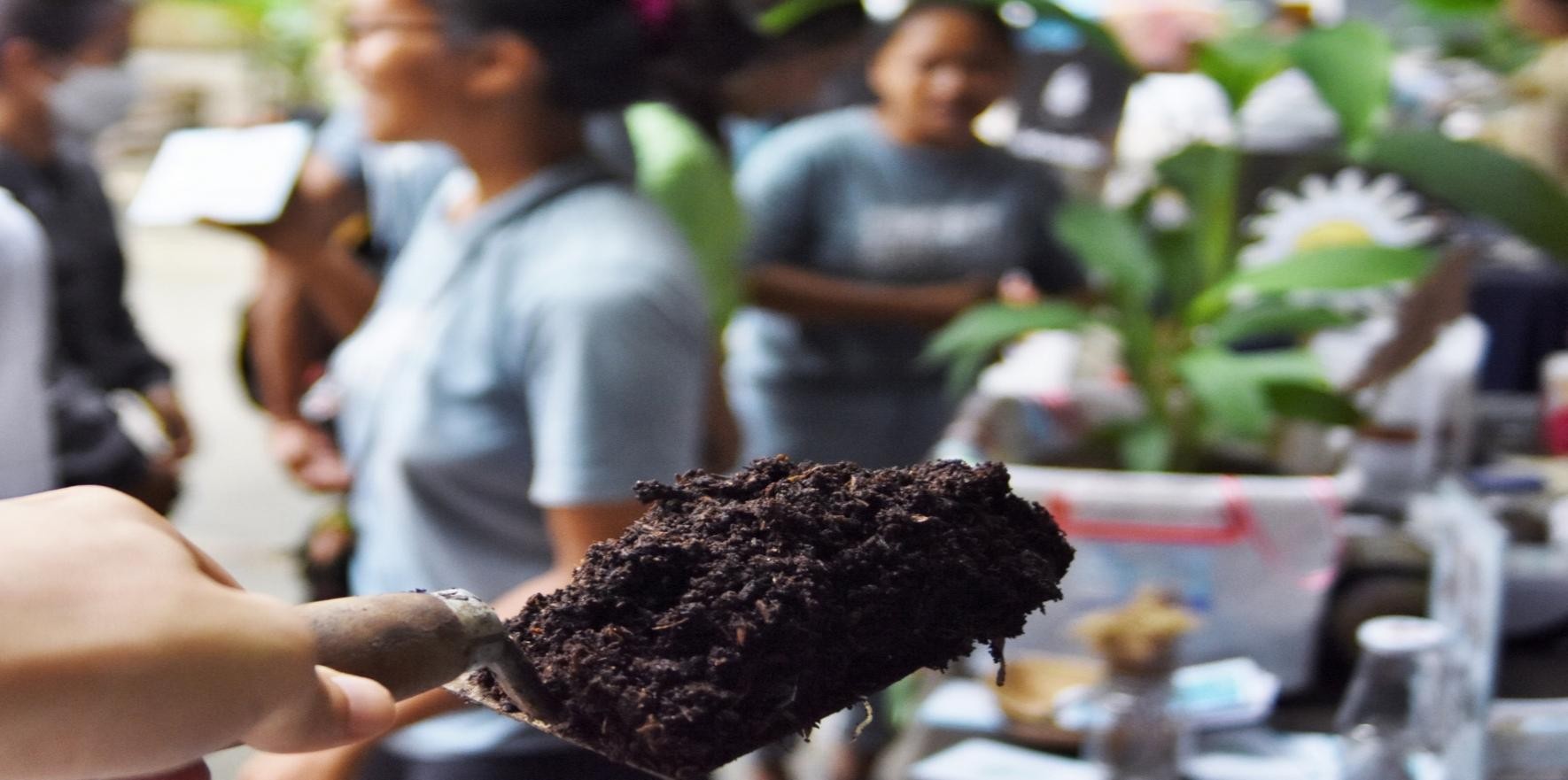 From Dirt to Earth: Composting Away Our Waste | Heinrich Böll Stiftung ...
